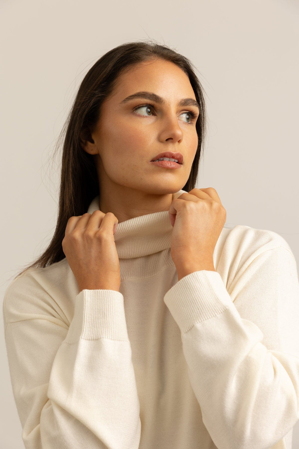 Unisex SilKnit™ Relaxed Turtleneck Sweater – Paire